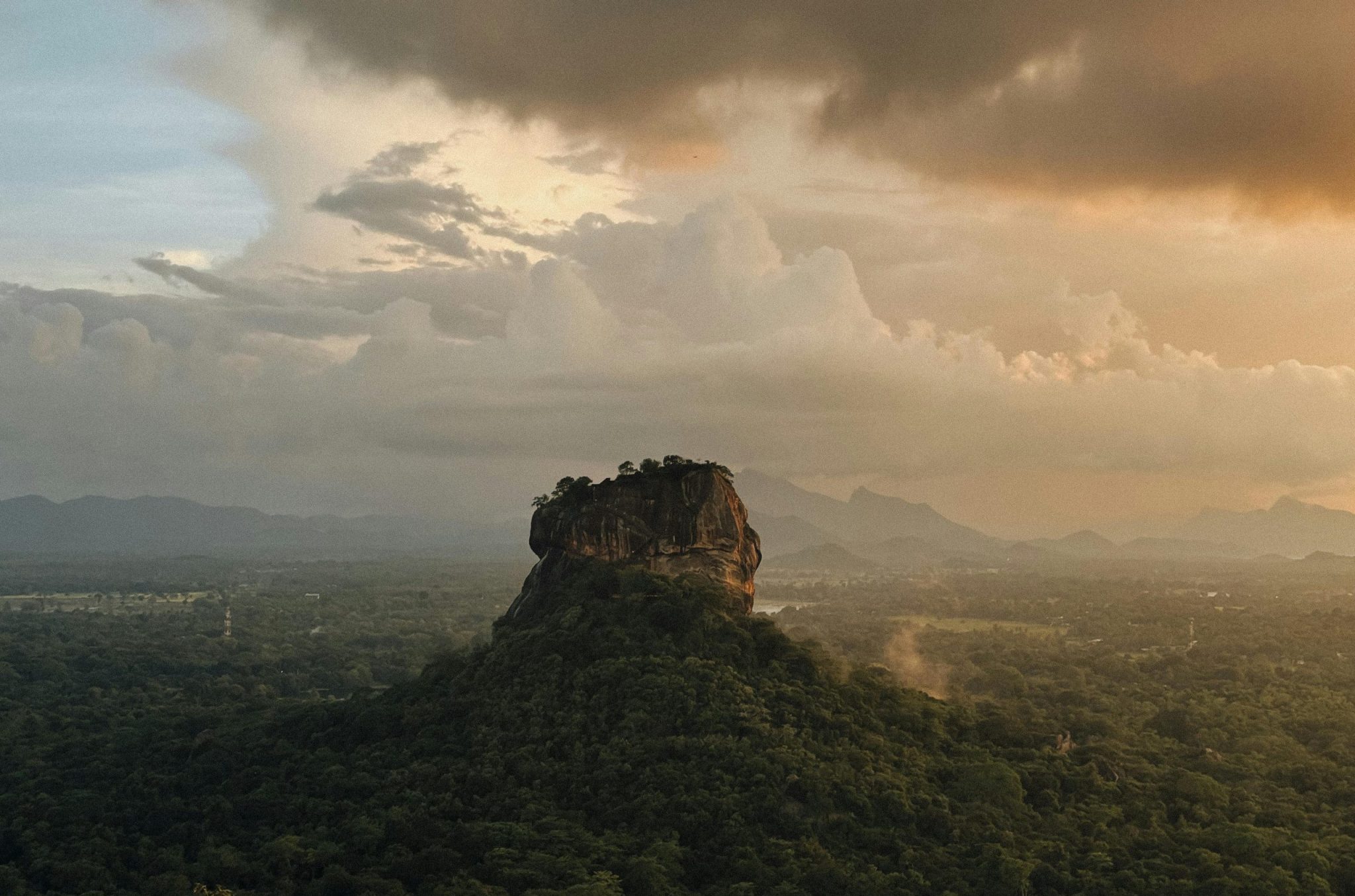 10 Best Places to Visit in Sri Lanka | Mistiora Tours